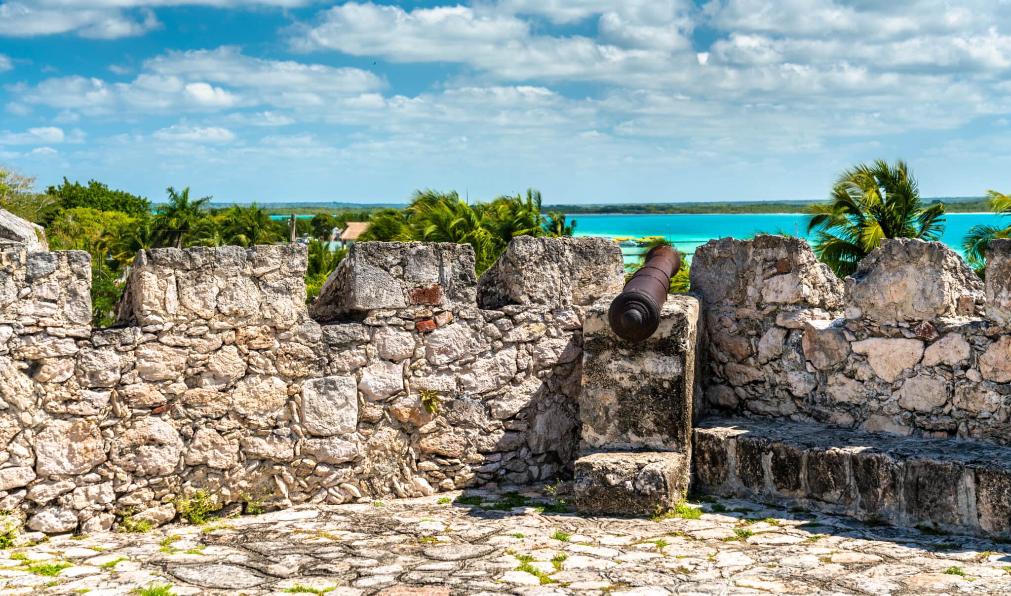 Visita la laguna de los 7 colores, en Bacalar - Viajeros Ocultos