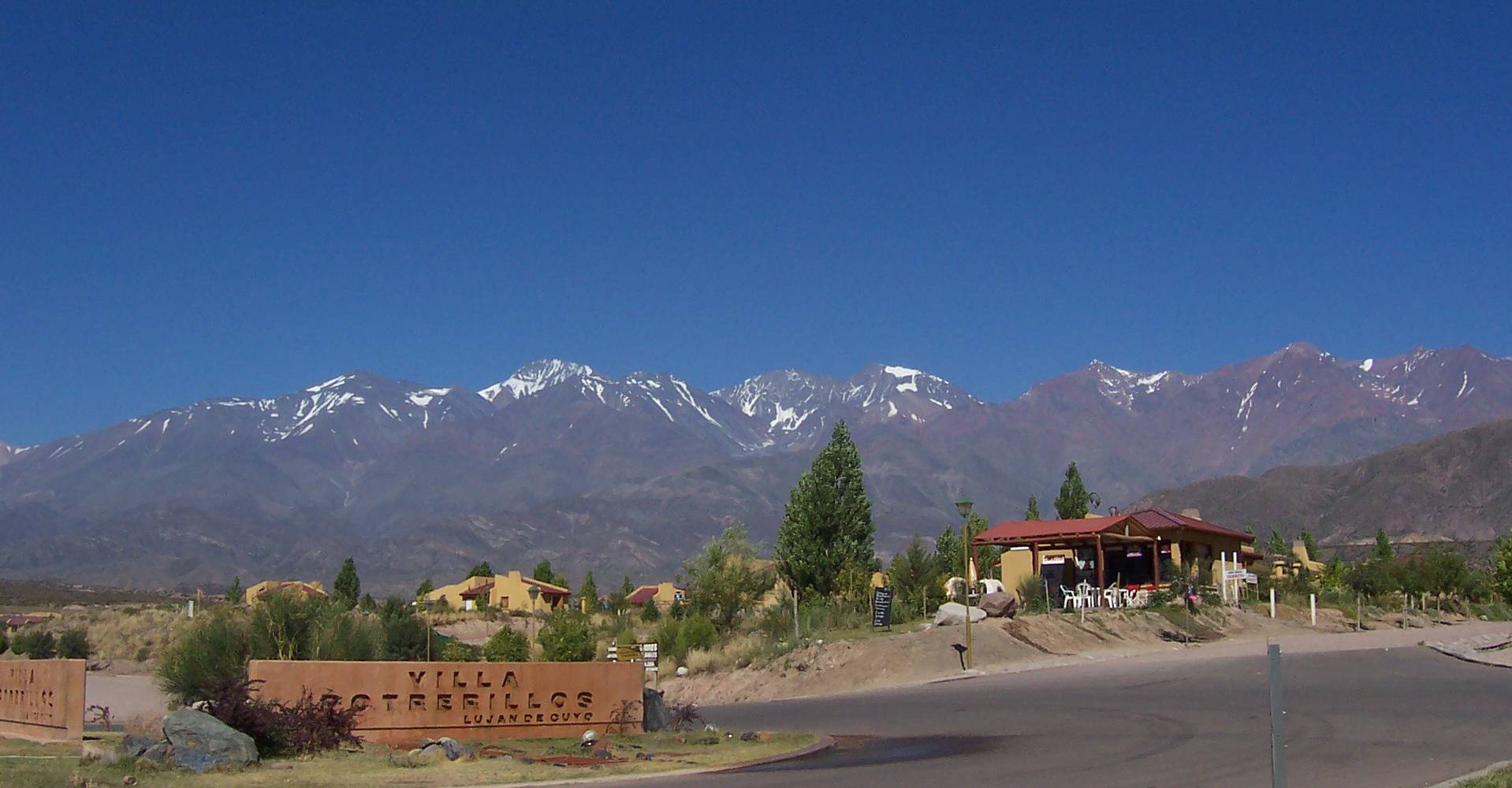 Descubre Potrerillos: Puentes colgantes, lagunas, montañas y ...