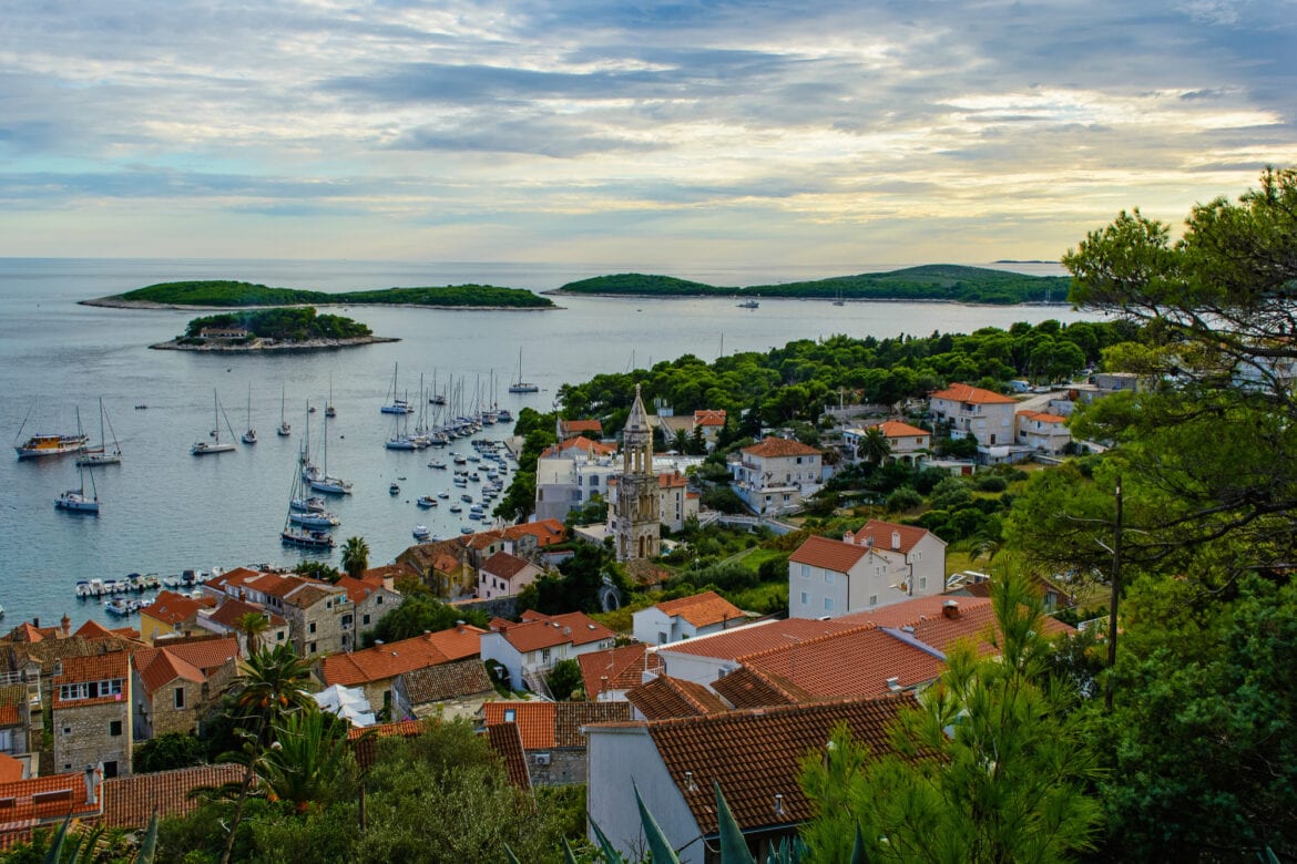 Descubre la Isla de Hvar: playas, vida nocturna y lugares emblemáticos ...