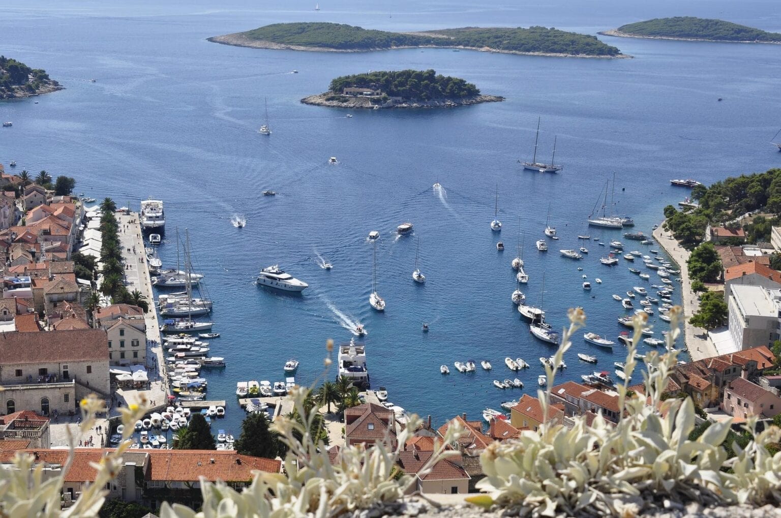 Descubre la Isla de Hvar: playas, vida nocturna y lugares emblemáticos ...