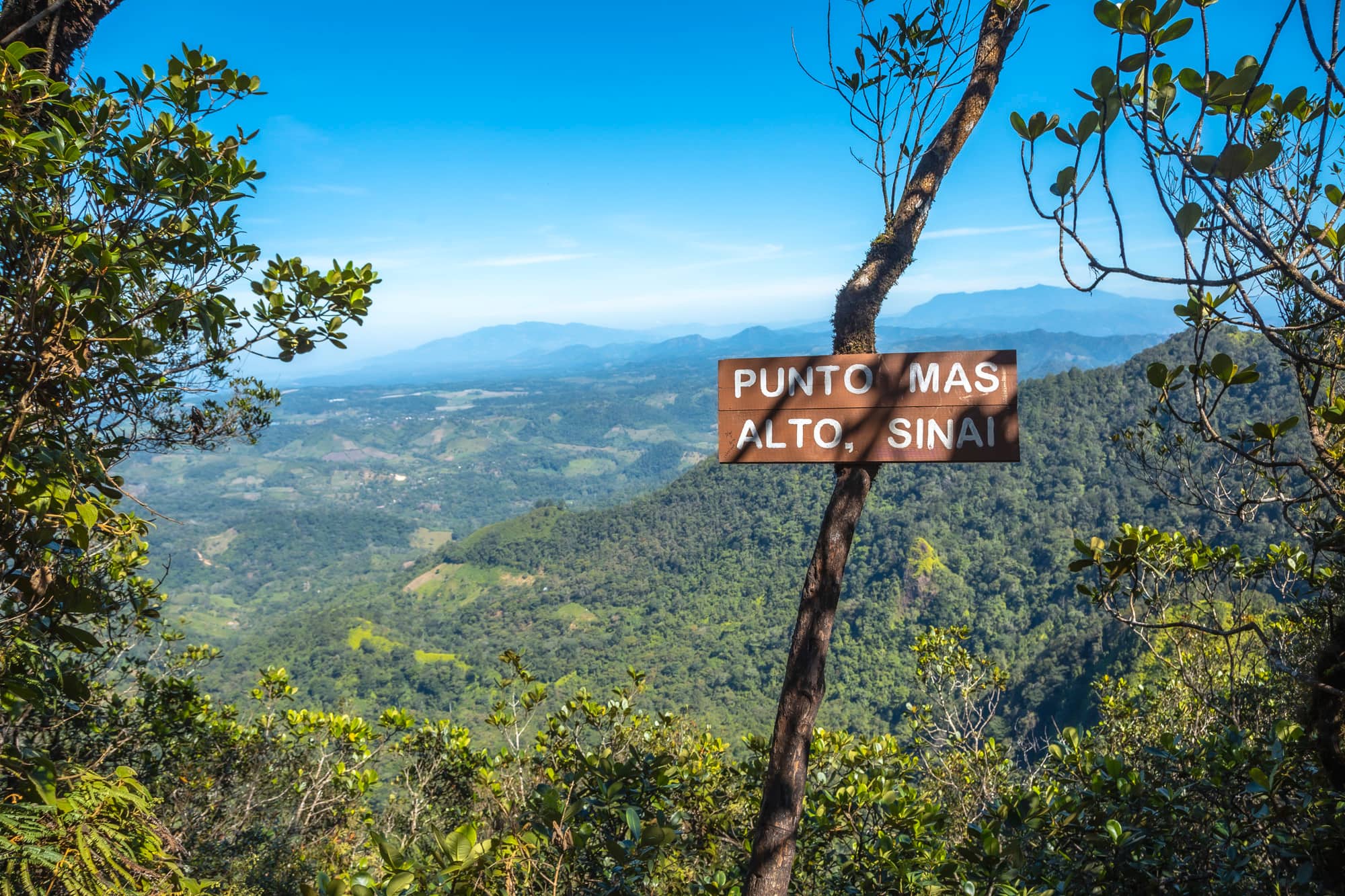 Panacam: Parque nacional Azul Meámbar - Viajeros Ocultos