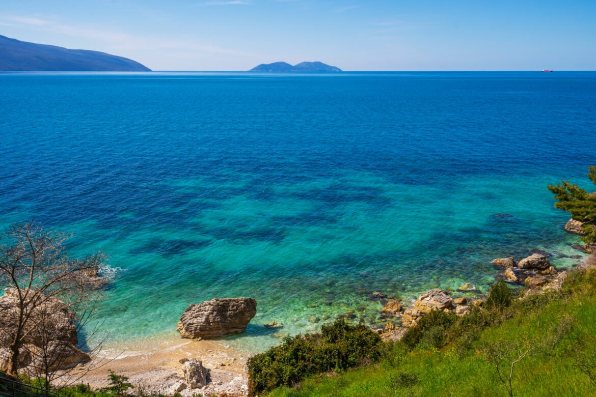 Vlora, un destino de playa e historia en Albania - Viajeros Ocultos