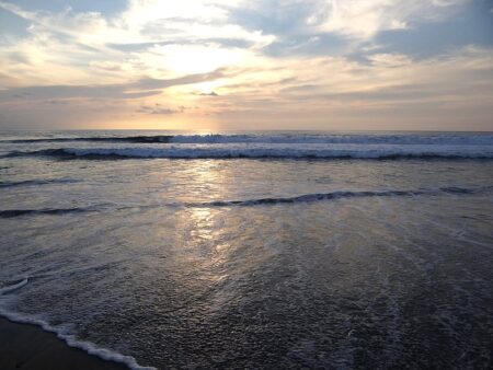 El surf en Playa Zicatela, Puerto Escondido - Viajeros Ocultos
