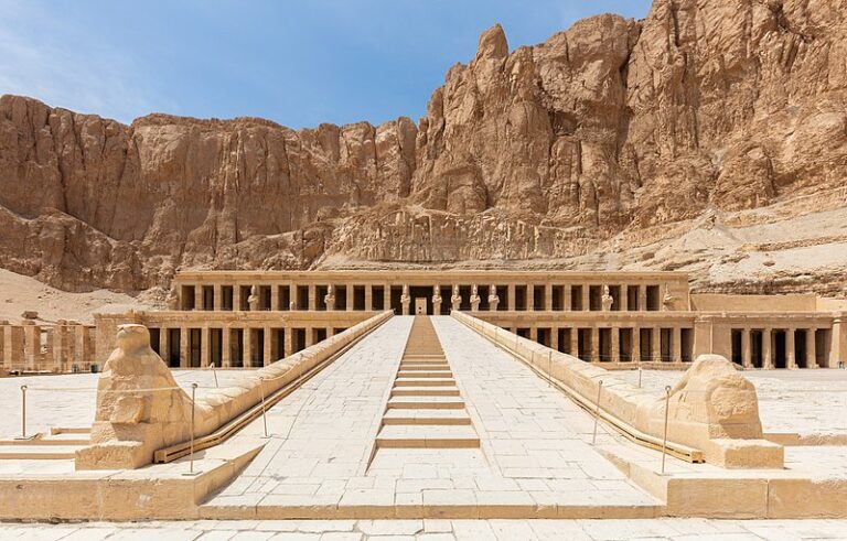 El maravilloso templo funerario de Hatshepsut - Viajeros Ocultos