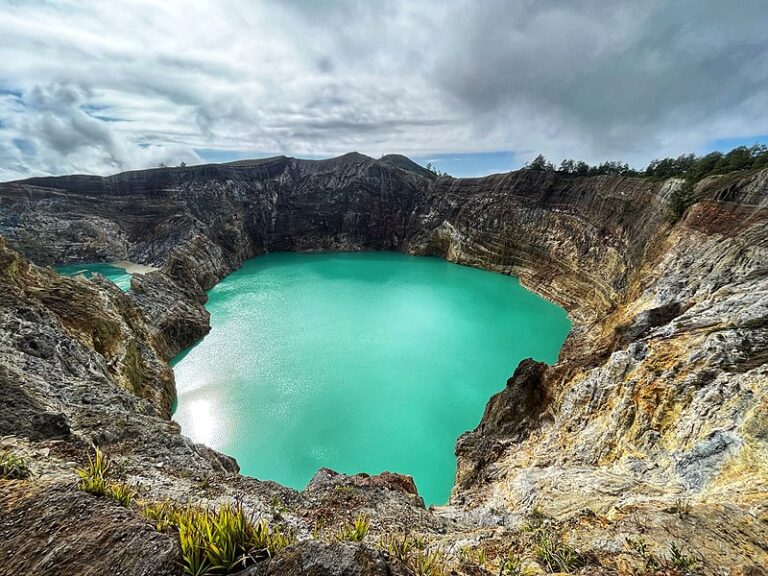 Una mágica visita a los lagos Kelimutu - Viajeros Ocultos