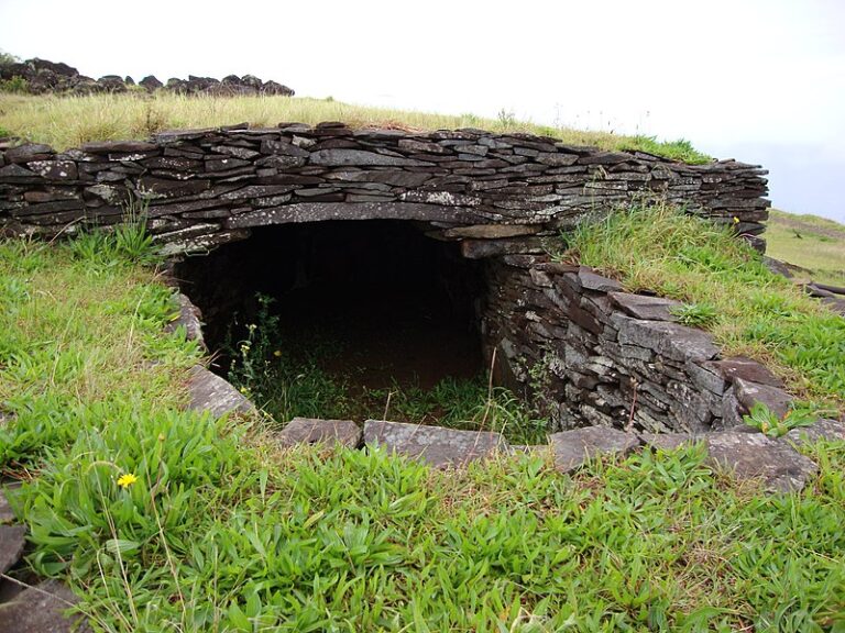 Conoce el Centro Ceremonial de Orongo - Viajeros Ocultos